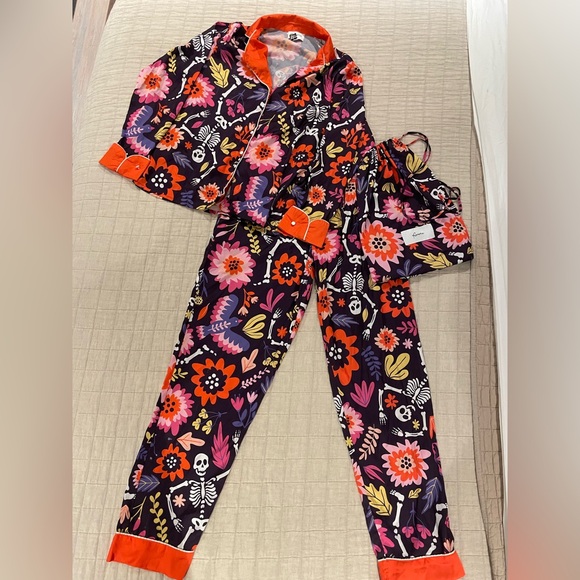 Averie | Intimates & Sleepwear | Averie Womans Satin Pajamas S | Poshmark
